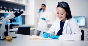 Lettre de motivation stage laboratoire : 8 exemples pour se démarquer